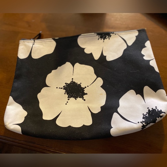 thirty-one | Bags | Thirty One Mini Zipper Pouch In White Poppy Design ...